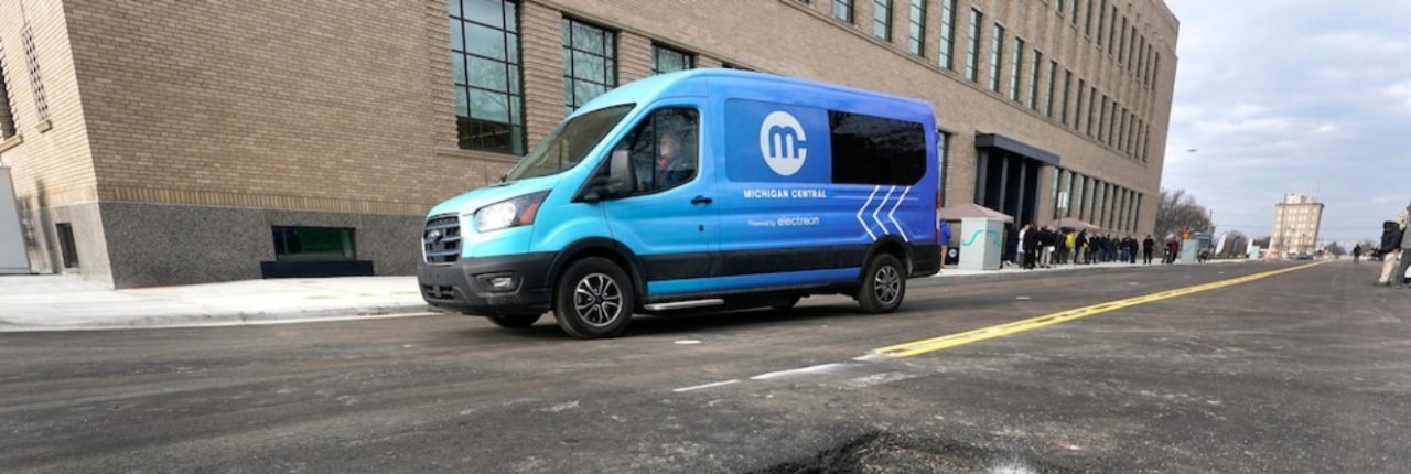 Detroit's Newest Road Can Charge Electric Cars as They Drive on It ...